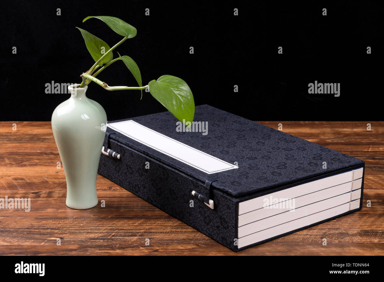 Rice paper books hi-res stock photography and images - Alamy