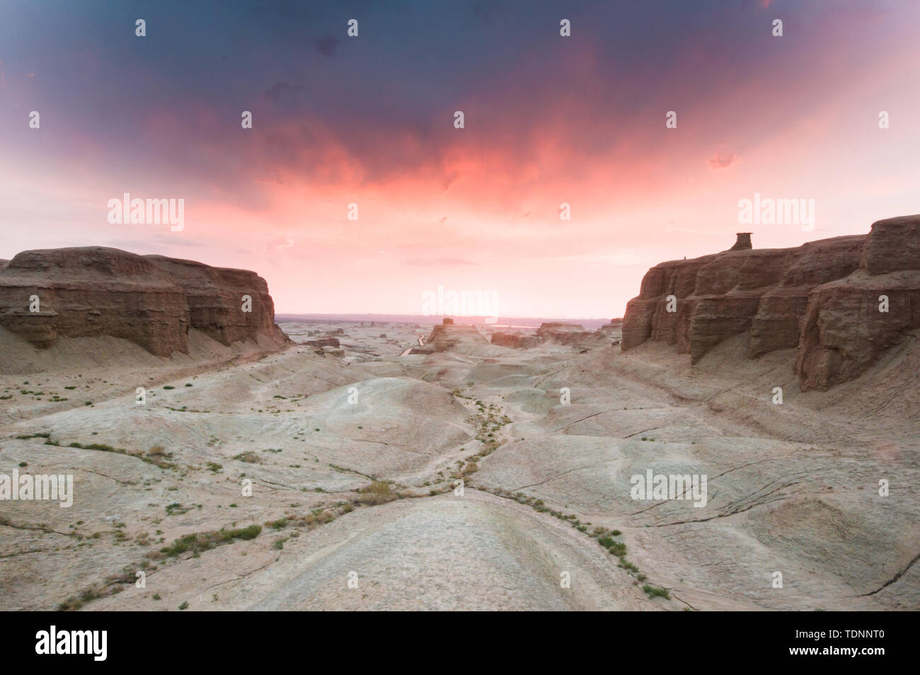 Burning mountain china light hi-res stock photography and images - Alamy