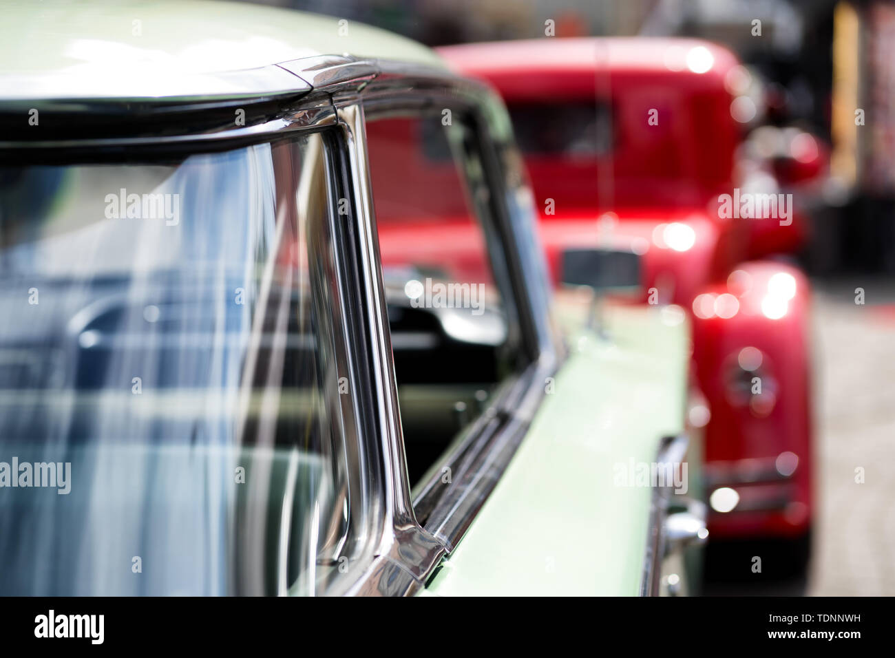 Bright sunlight on a shiny car hi-res stock photography and images - Alamy