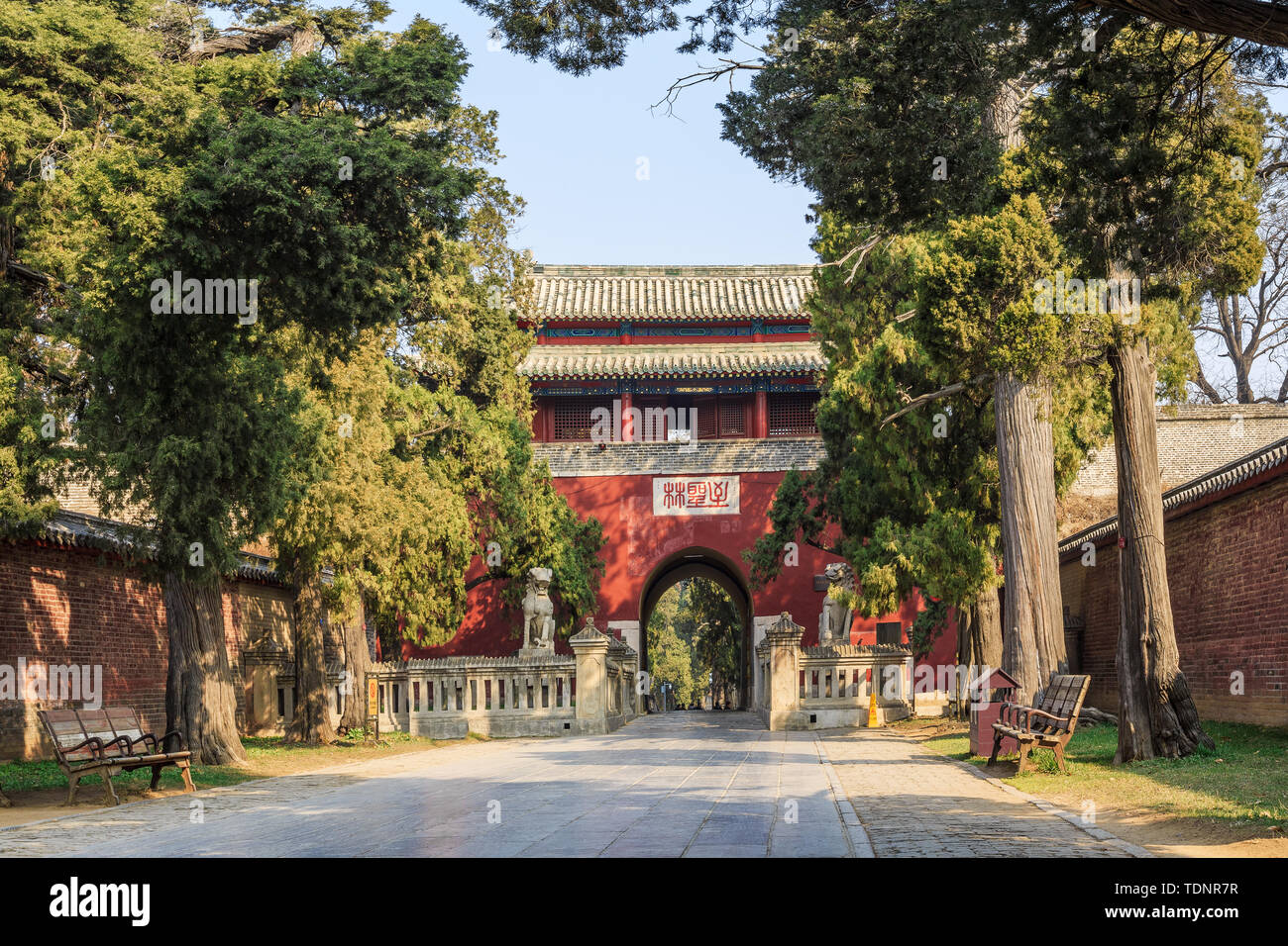 Konglin, Qufu, Shandong, to the ancient architecture of the gate of the ...