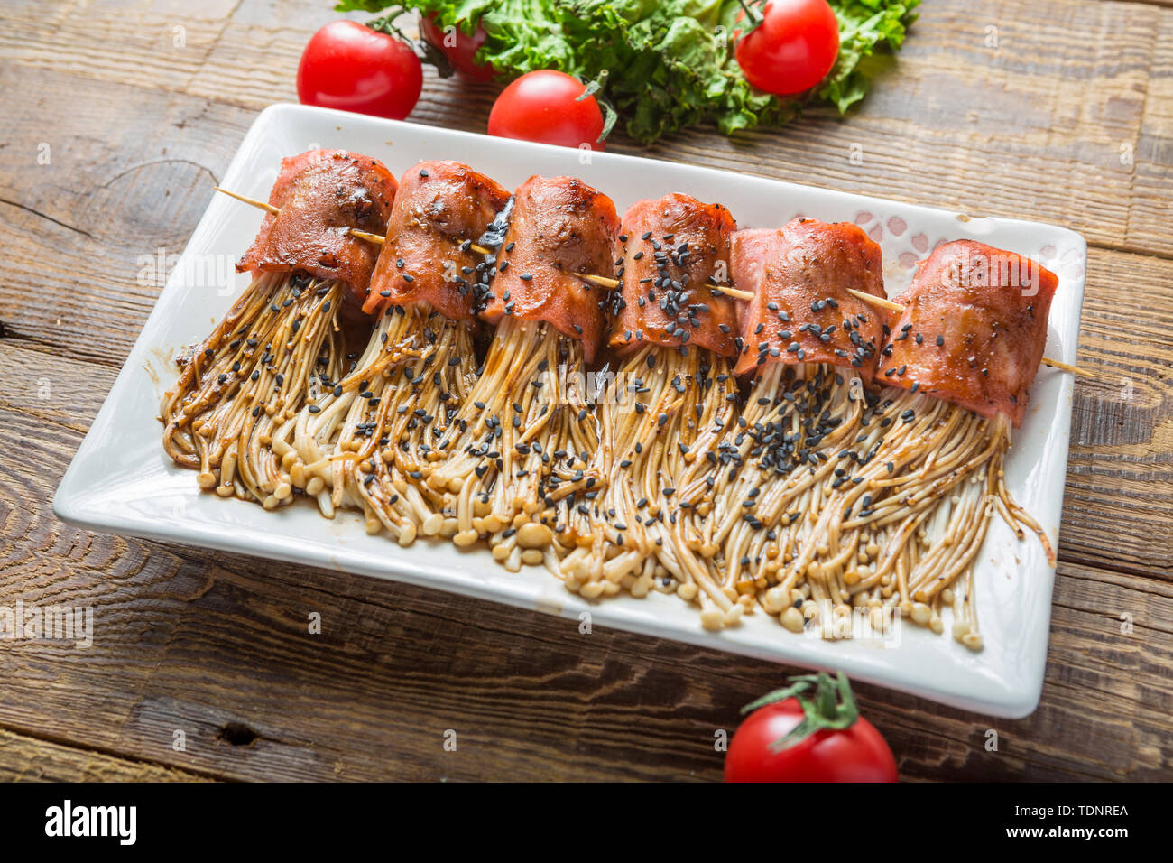 Golden needle mushrooms hi-res stock photography and images - Alamy