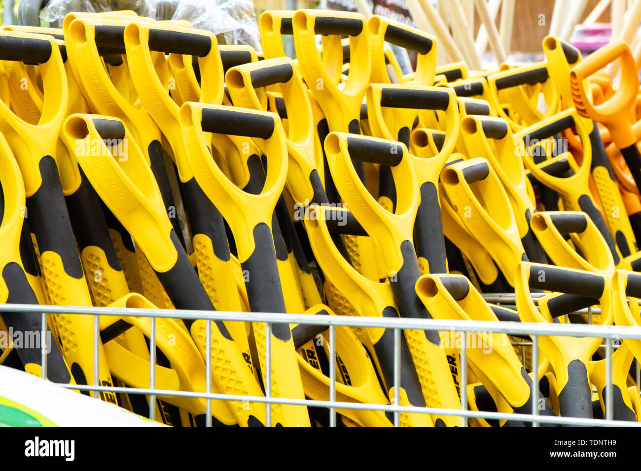 Plastic shovels hi-res stock photography and images - Alamy