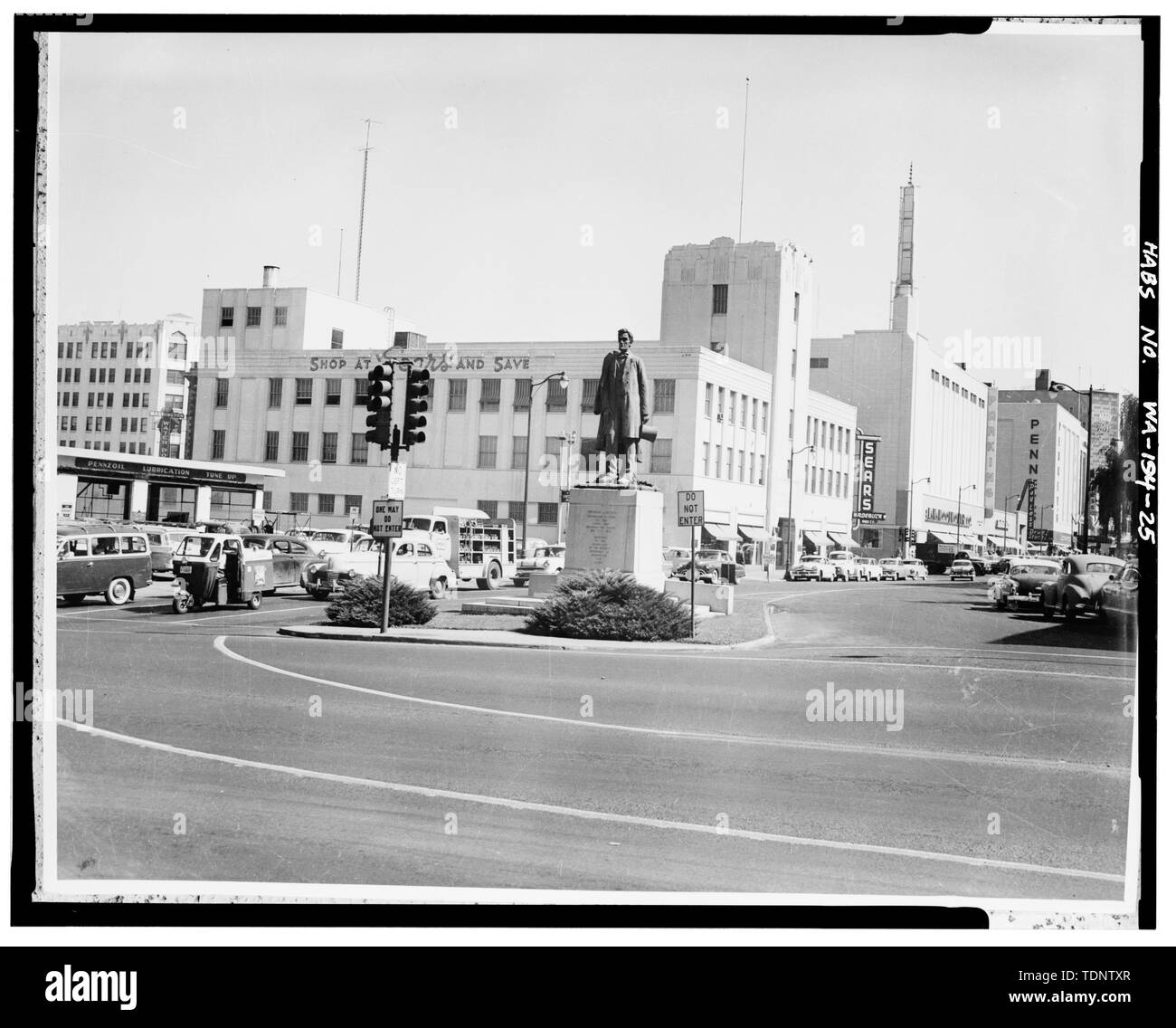 Circa 1950s Black and White Stock Photos & Images - Alamy
