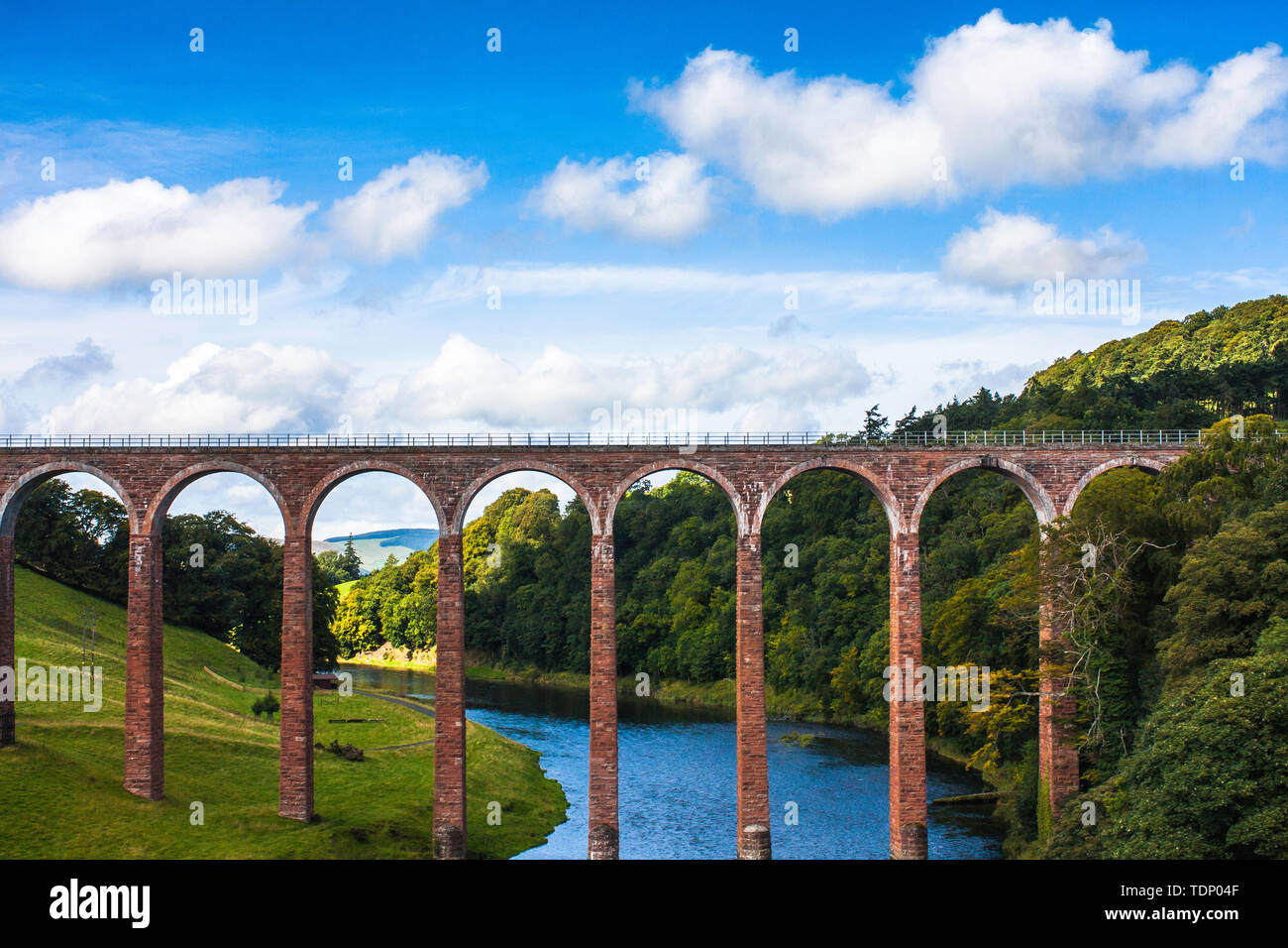 The pastoral scenery of England is like a pastoral song, like an ...