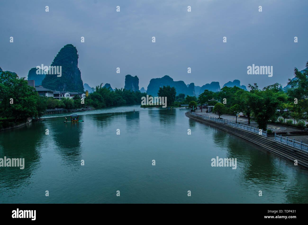 Smoke and rain Yangshuo - Guilin Stock Photo - Alamy