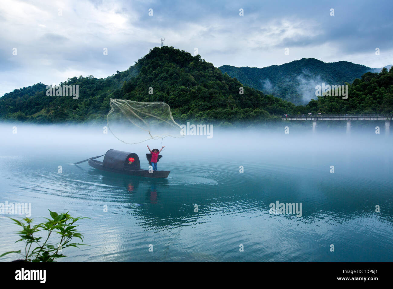 Small cast net hi-res stock photography and images - Alamy