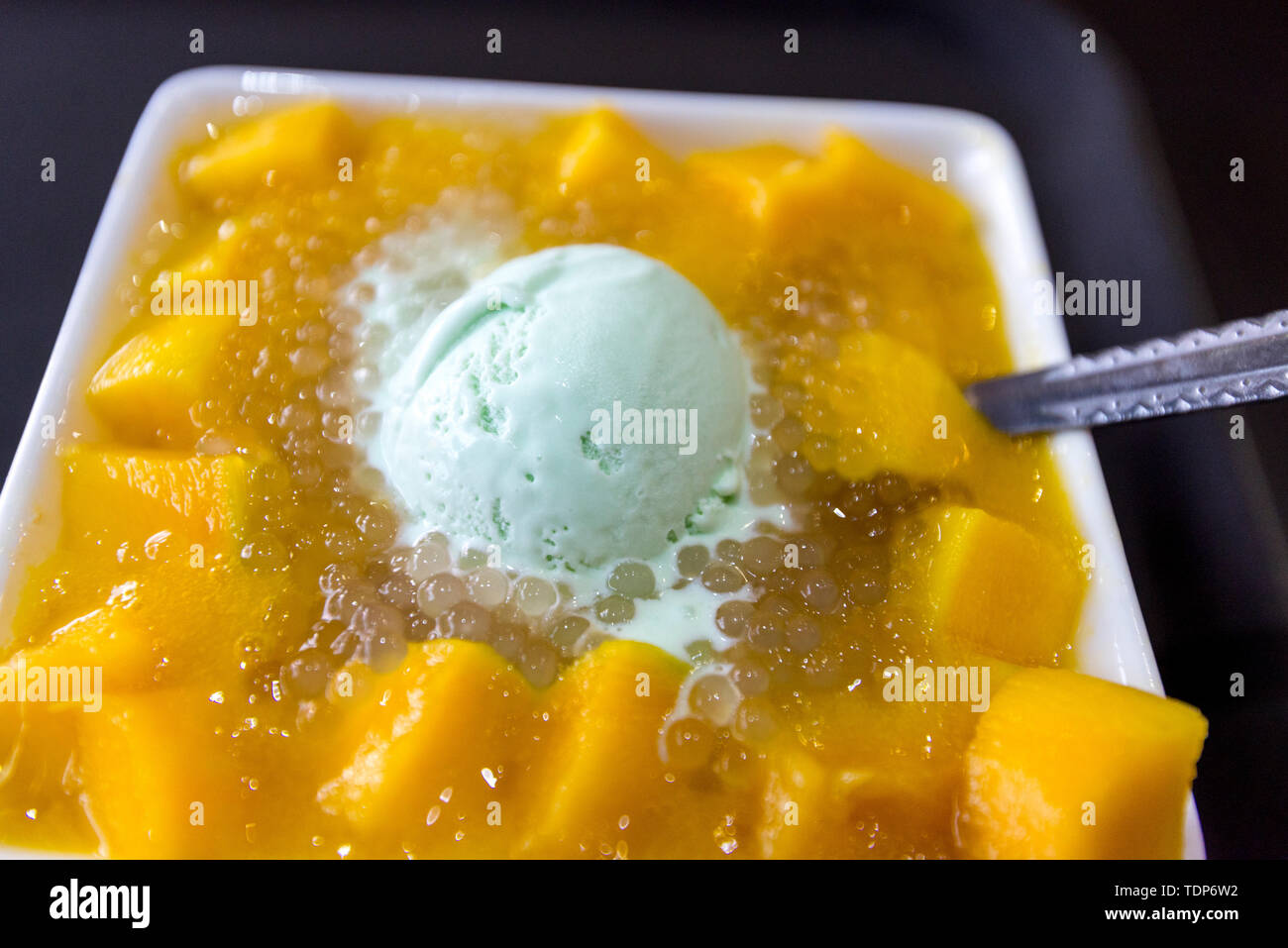 Mango vanilla ice cream Similu Stock Photo - Alamy