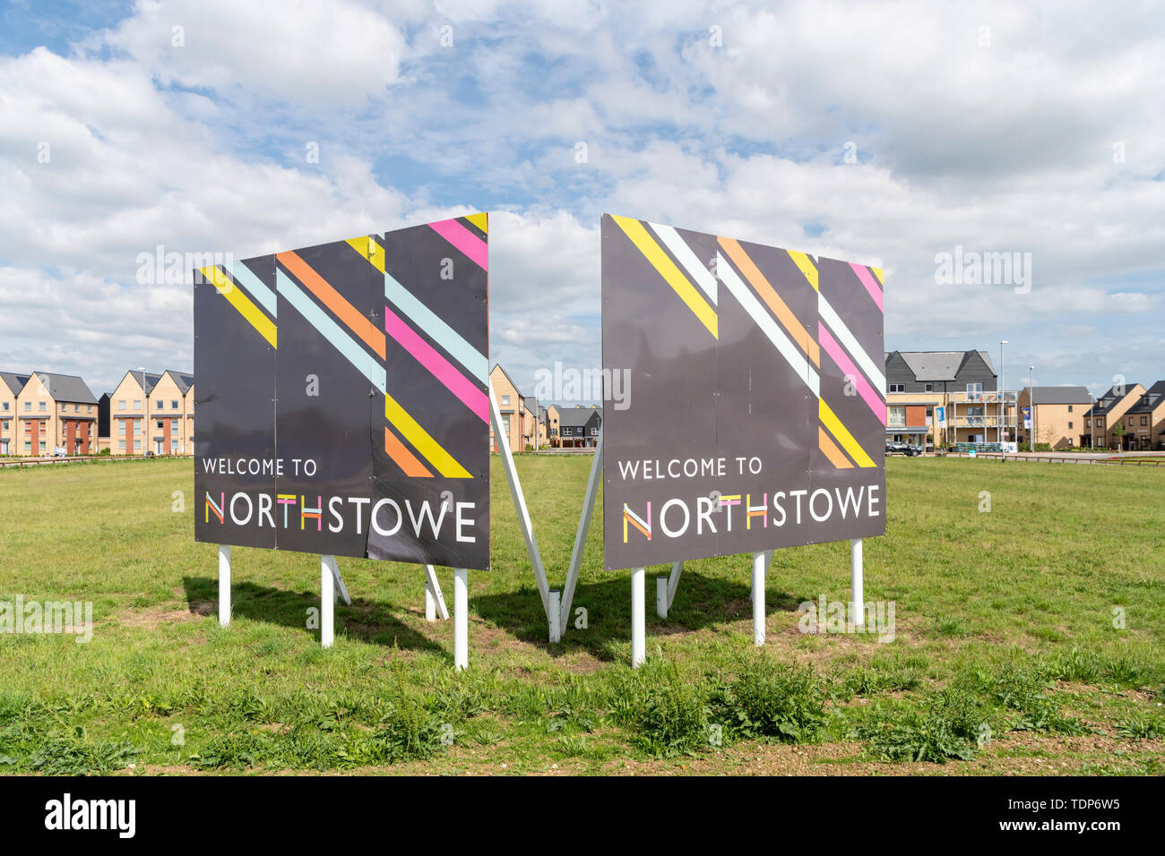 New housing development advertising sign hi-res stock photography and ...