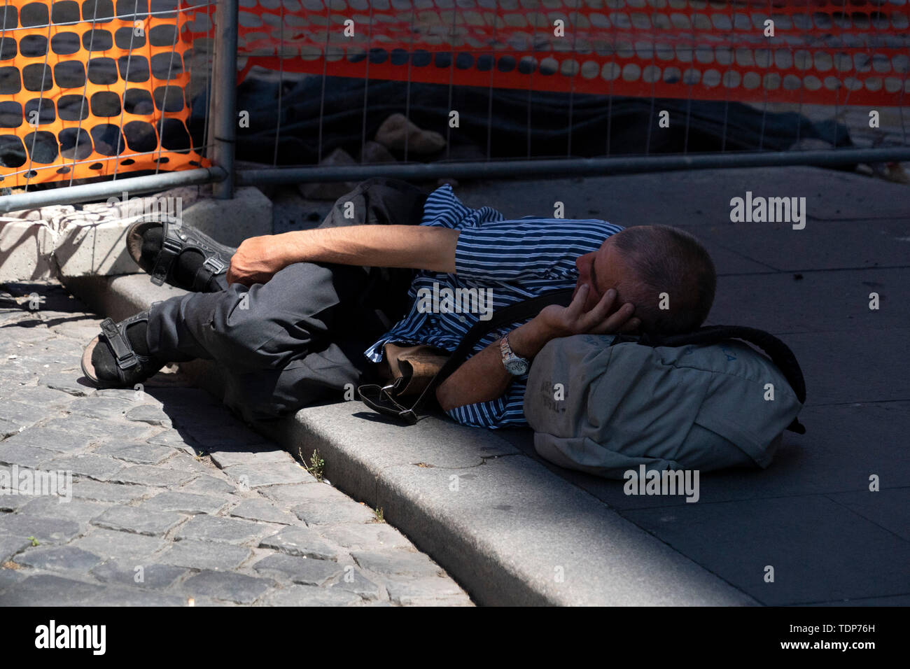 Homeless walking crowd hi-res stock photography and images - Alamy