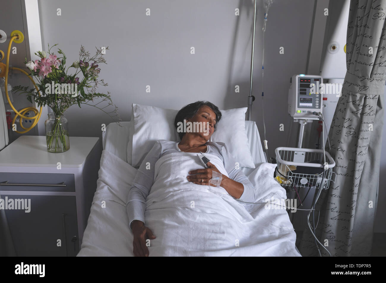 Female patient sleeping on bed in the ward at hospital Stock Photo - Alamy