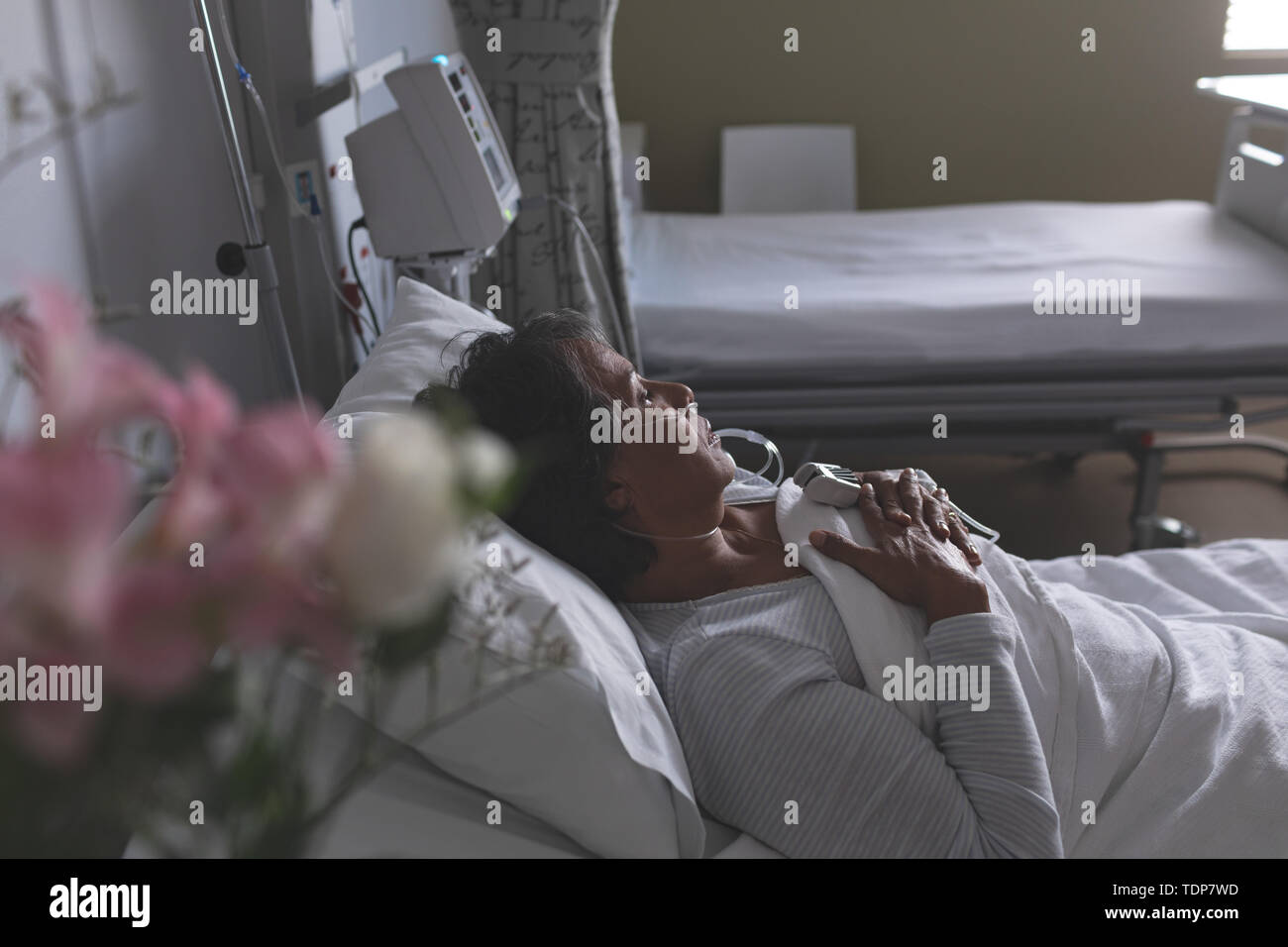 Female patient relaxing in bed in the ward at hospital Stock Photo - Alamy