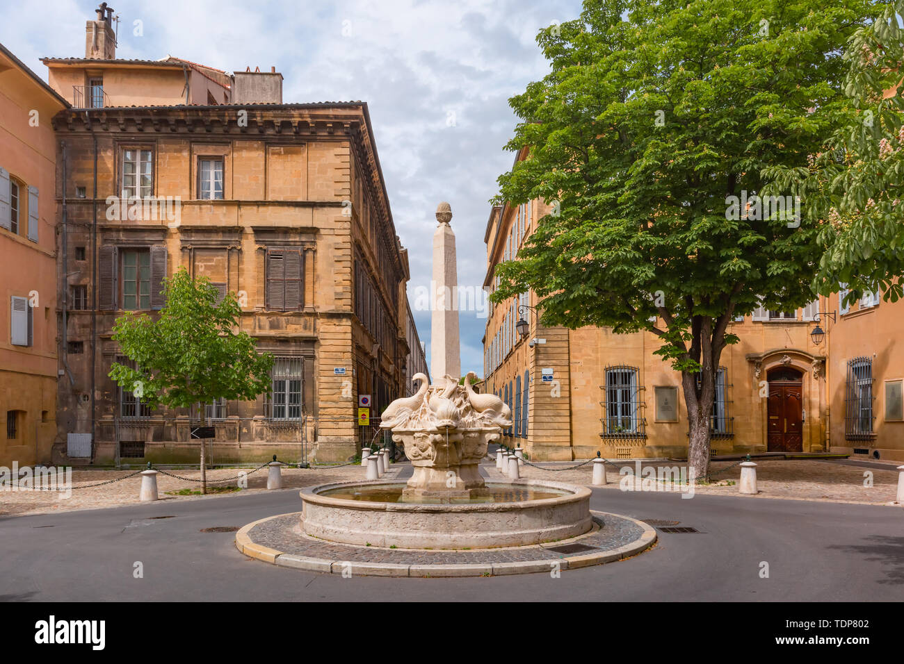 Place des aix en france provence hi-res stock photography and images ...