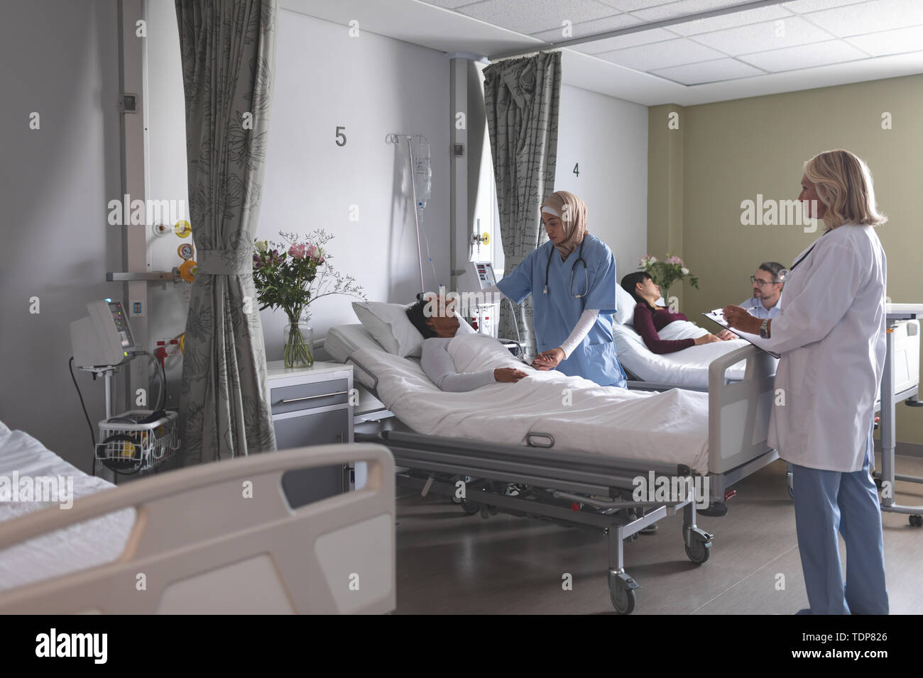 Asian patient ward hi-res stock photography and images - Alamy