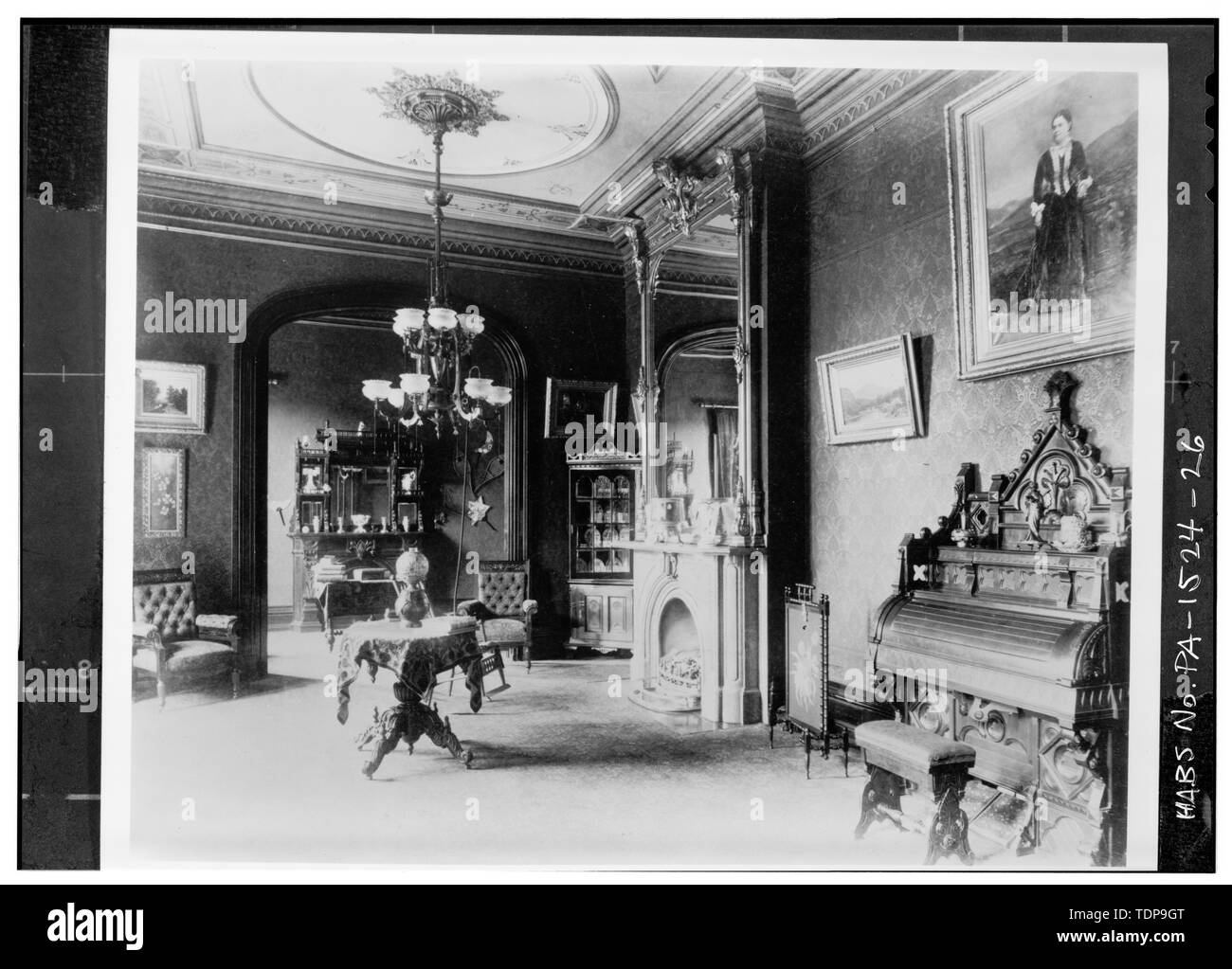 Anglo japanese cabinet hi-res stock photography and images - Alamy