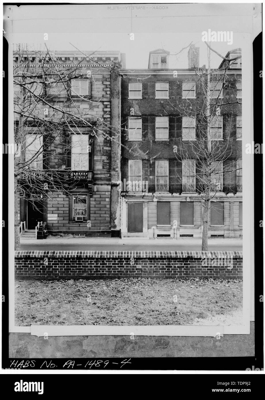 Sixth and walnut streets Black and White Stock Photos & Images - Alamy