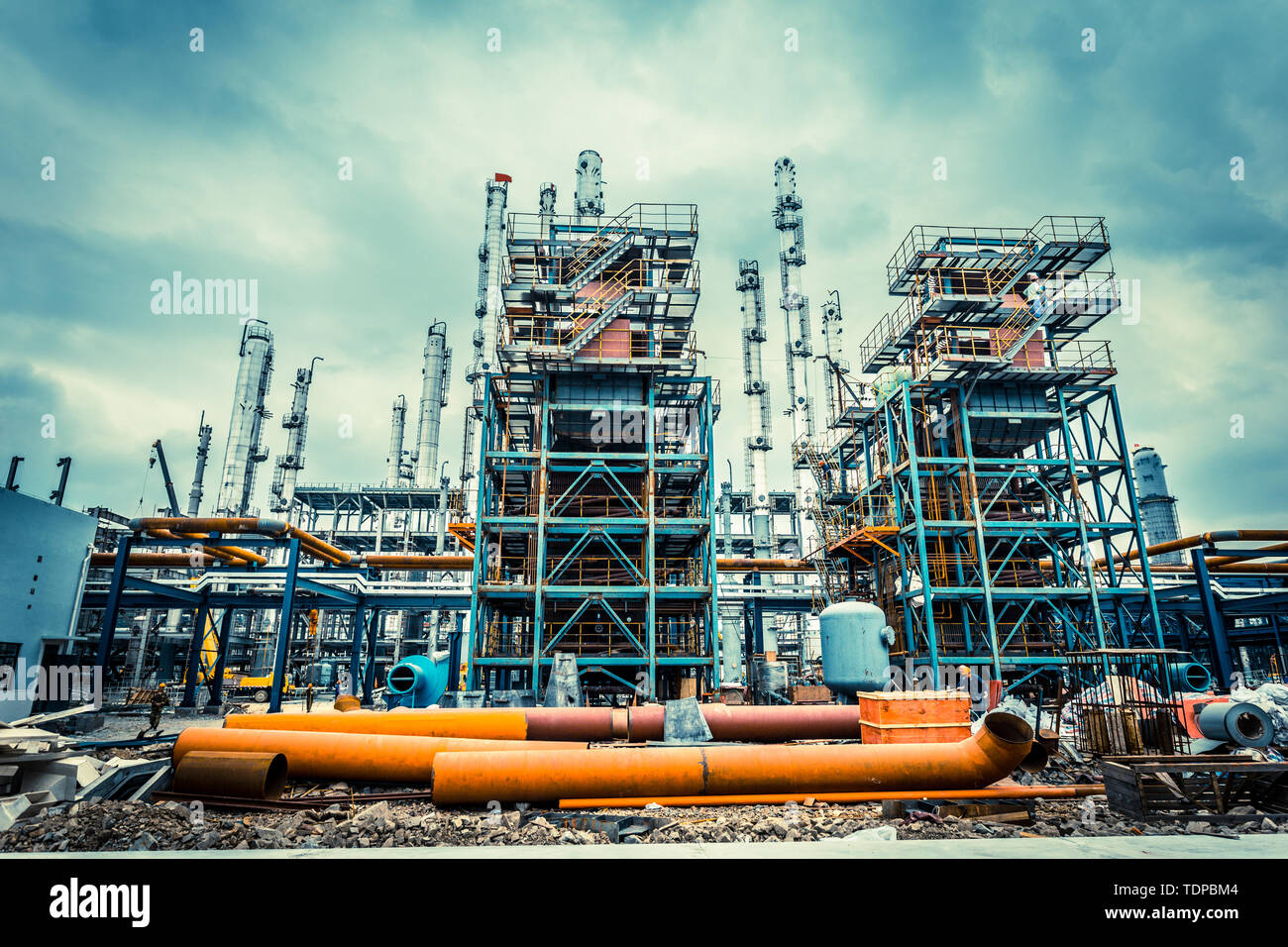 Refineries and transportation systems hi-res stock photography and ...