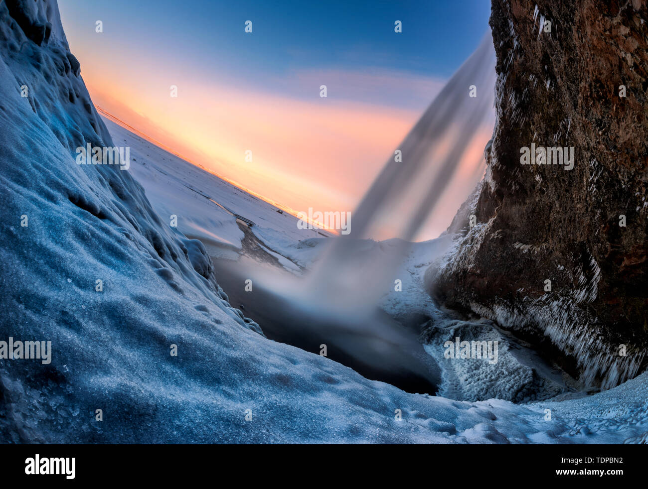 Water curtain cave hi-res stock photography and images - Alamy