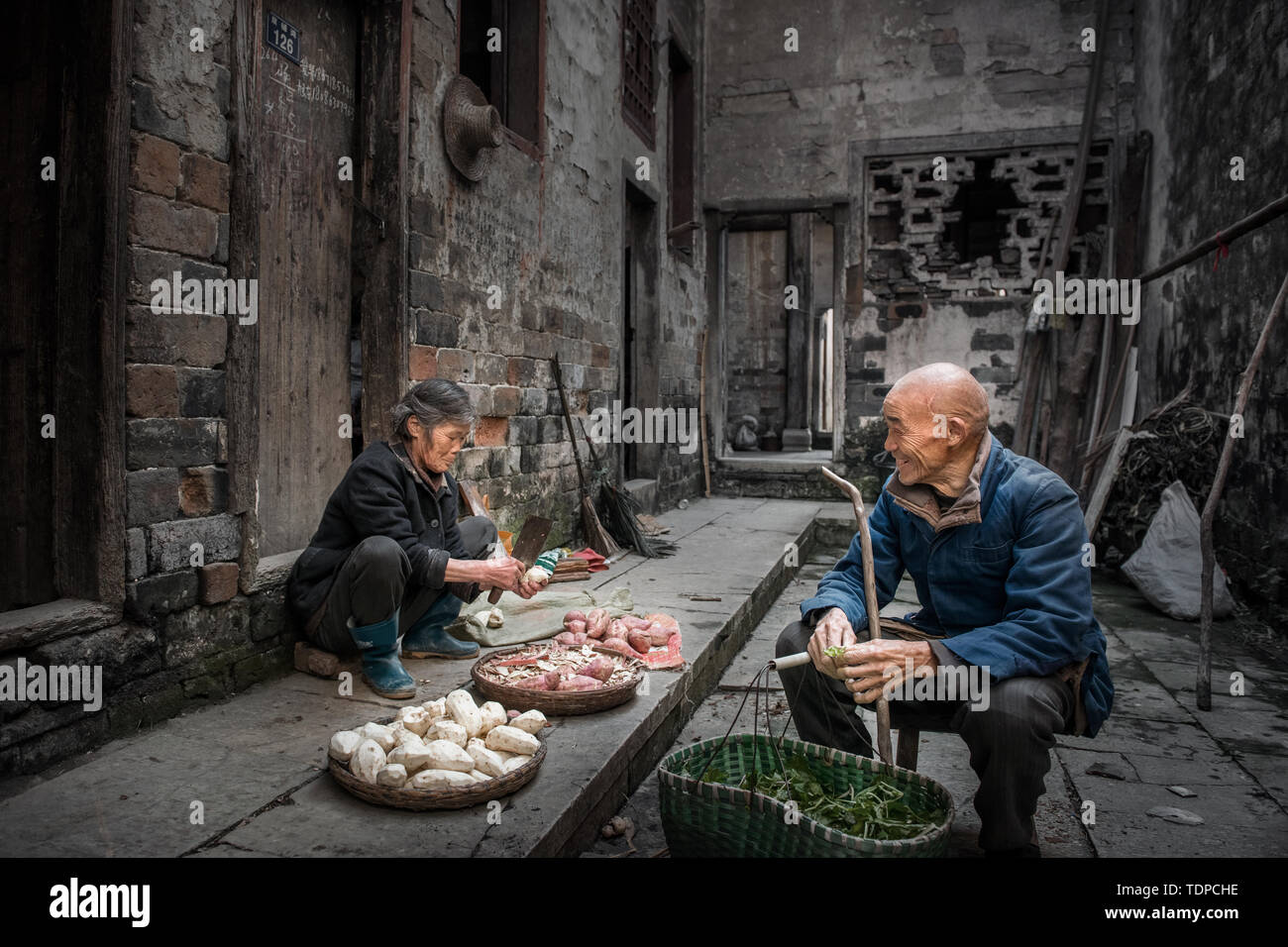 The old man working in the well Stock Photo - Alamy