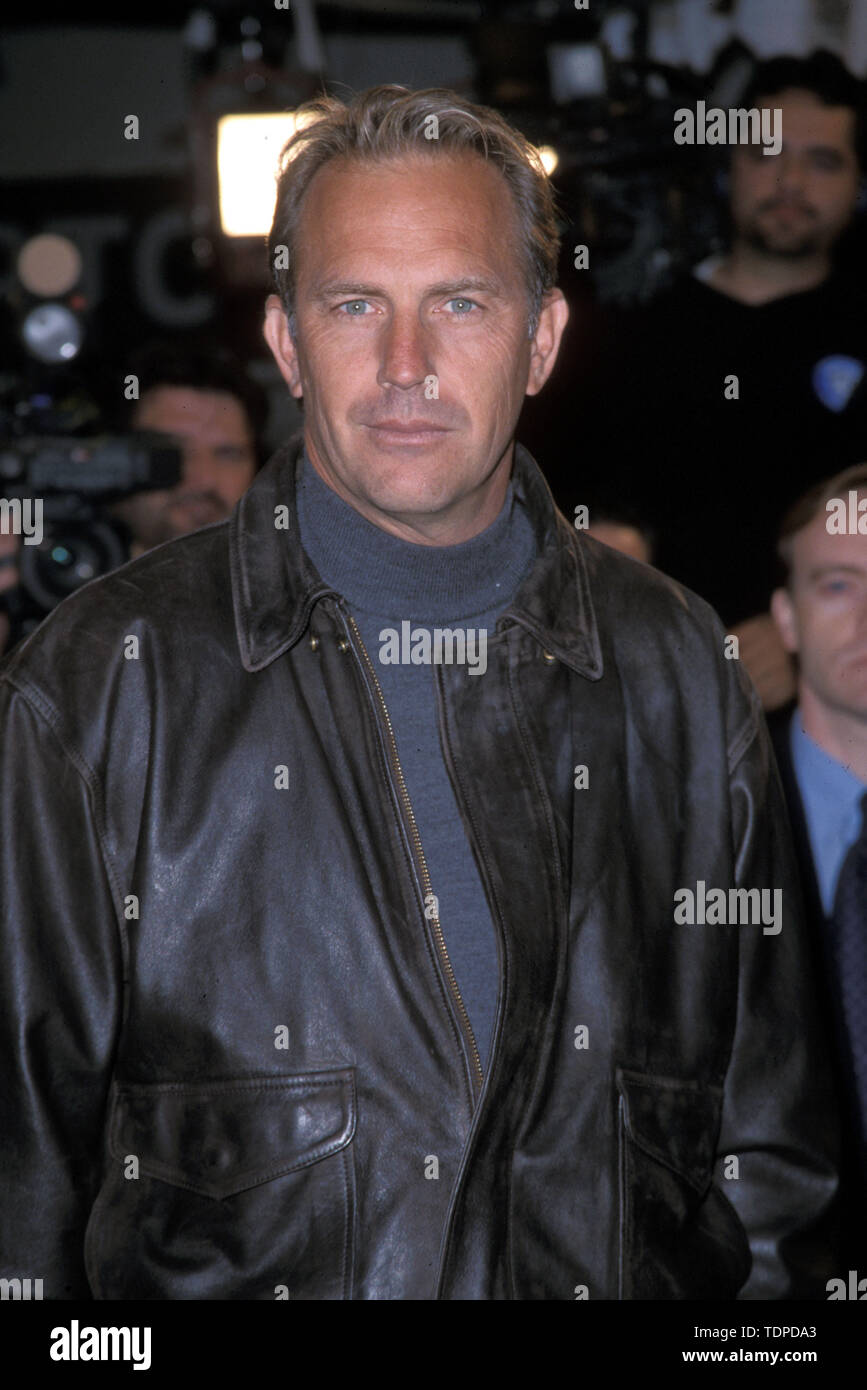 Actor KEVIN COSTNER @ the movie premiere of 'Message in a Bottle ...