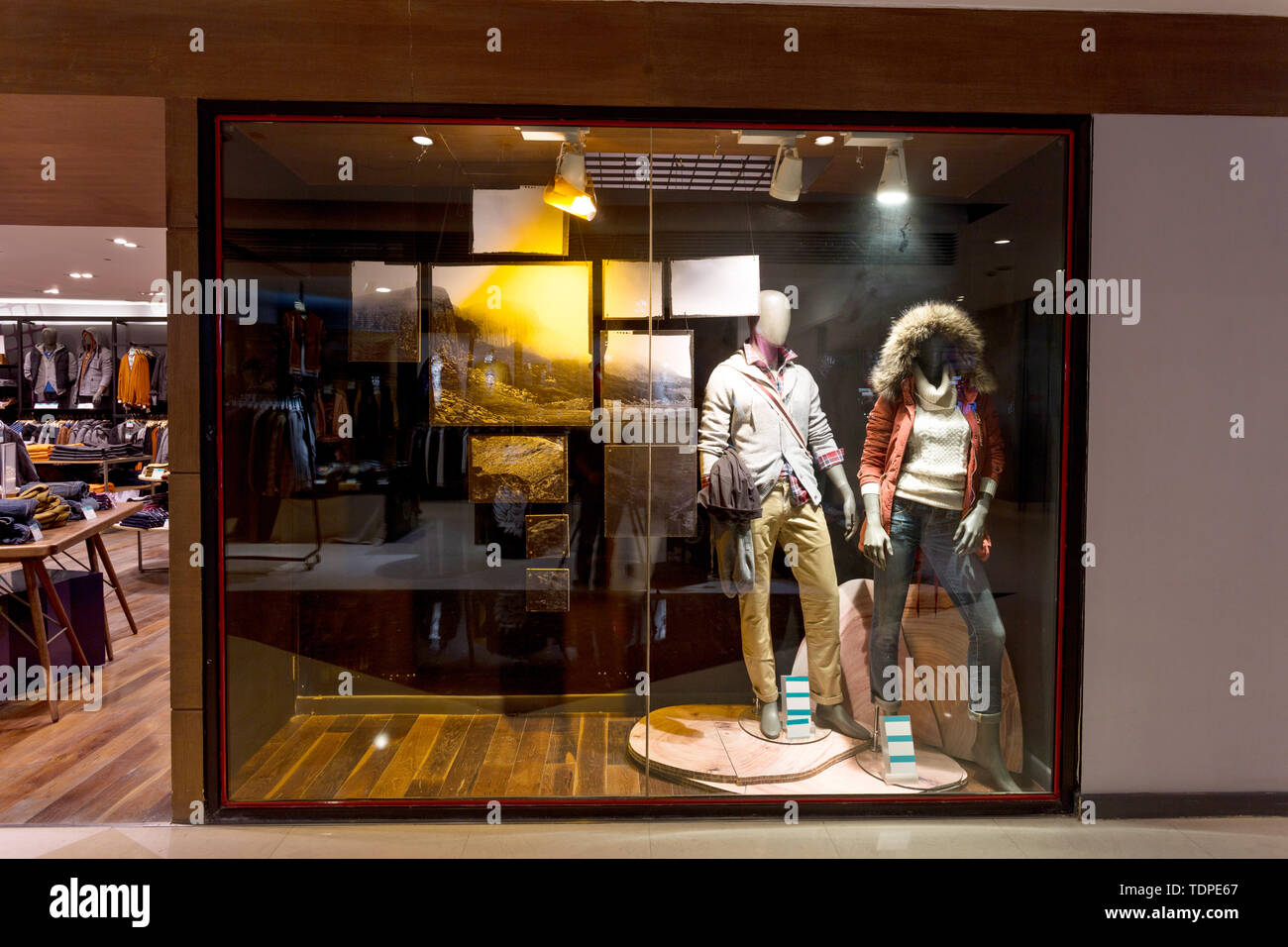 Boutique display window with mannequins in fashionable dresses Stock ...