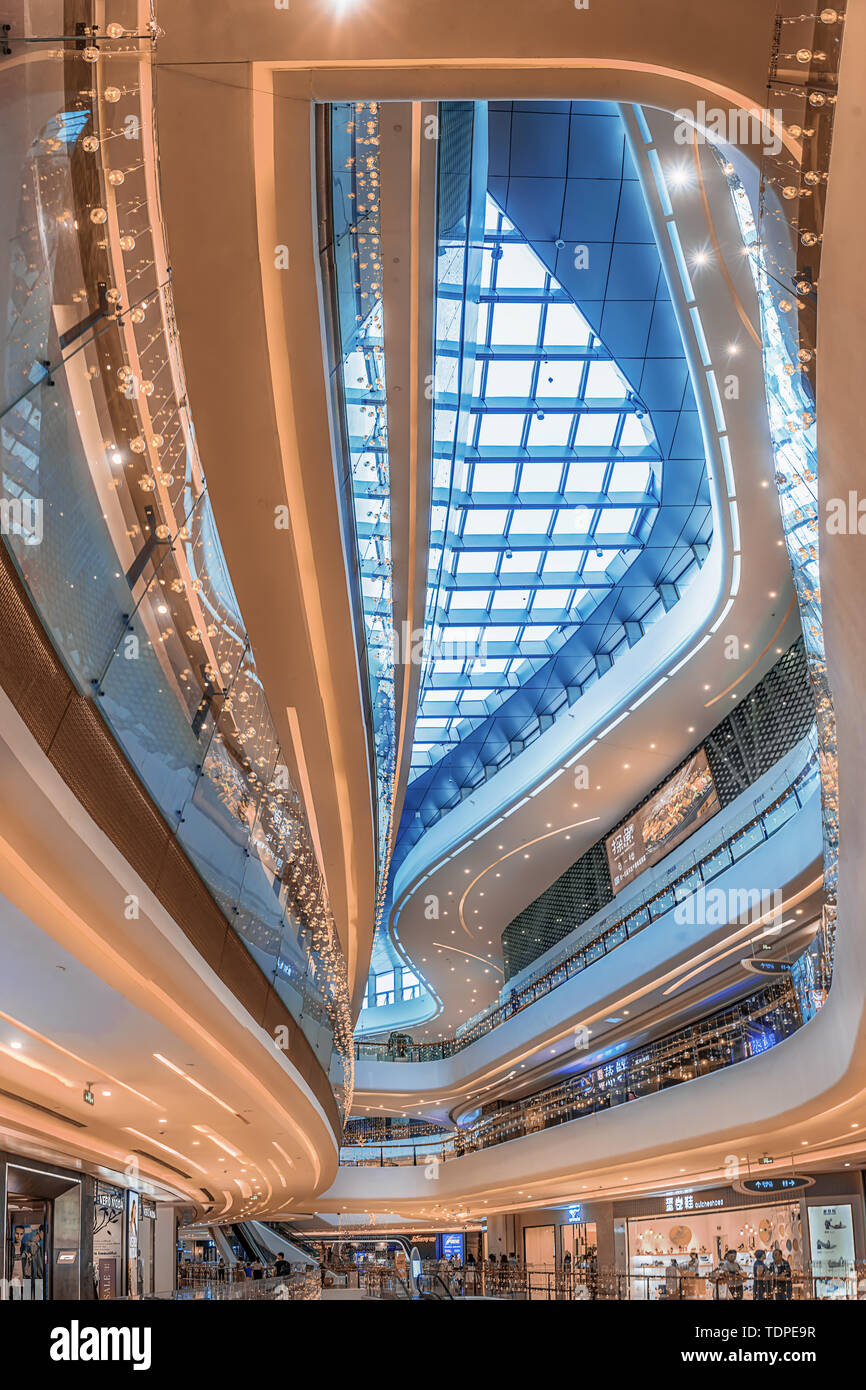 Automatic staircase in indoor shopping mall with ceiling hi-res stock ...