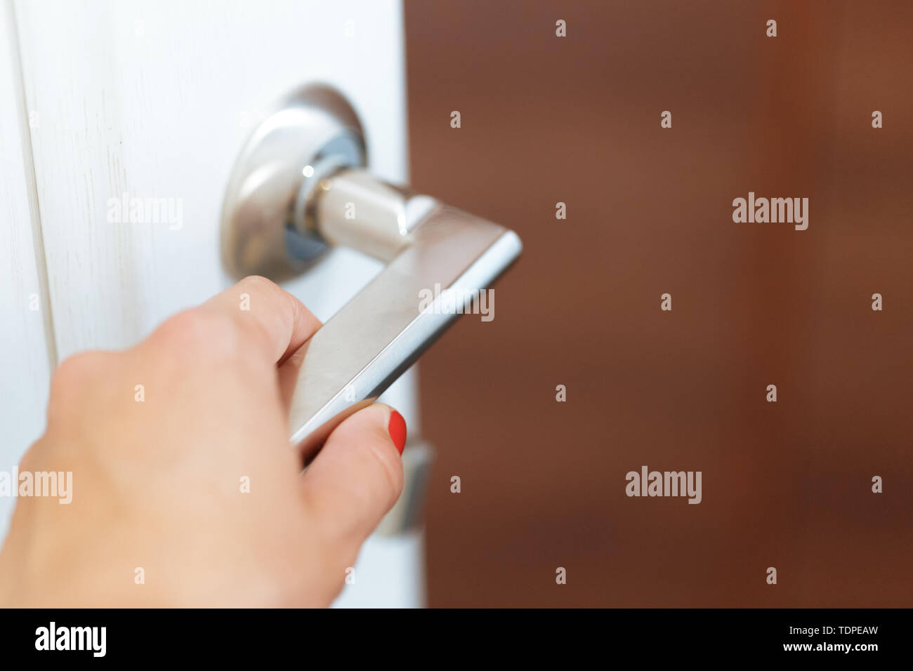 hand open door Stock Photo - Alamy