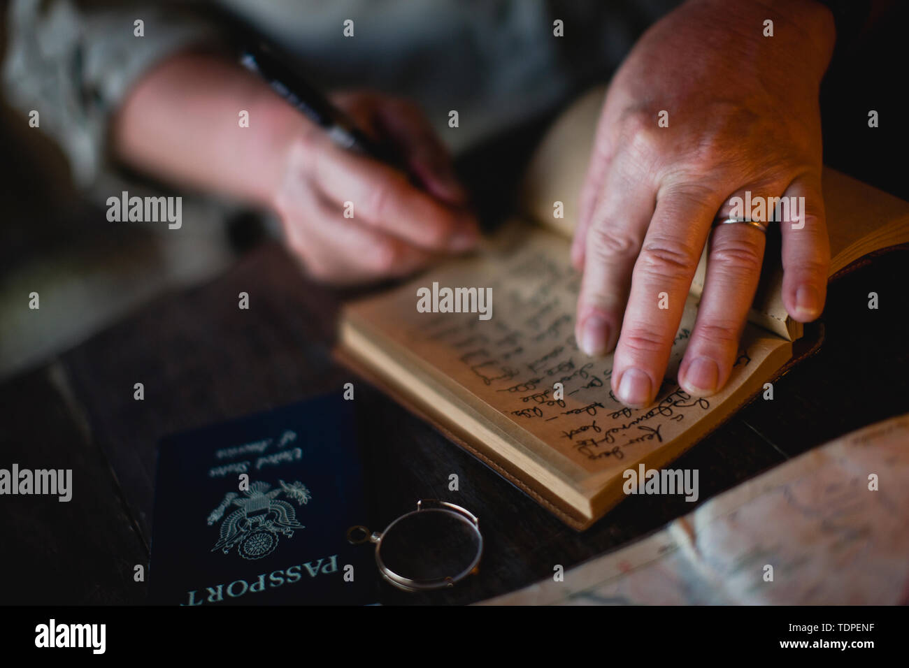 Man note taking map hi-res stock photography and images - Alamy