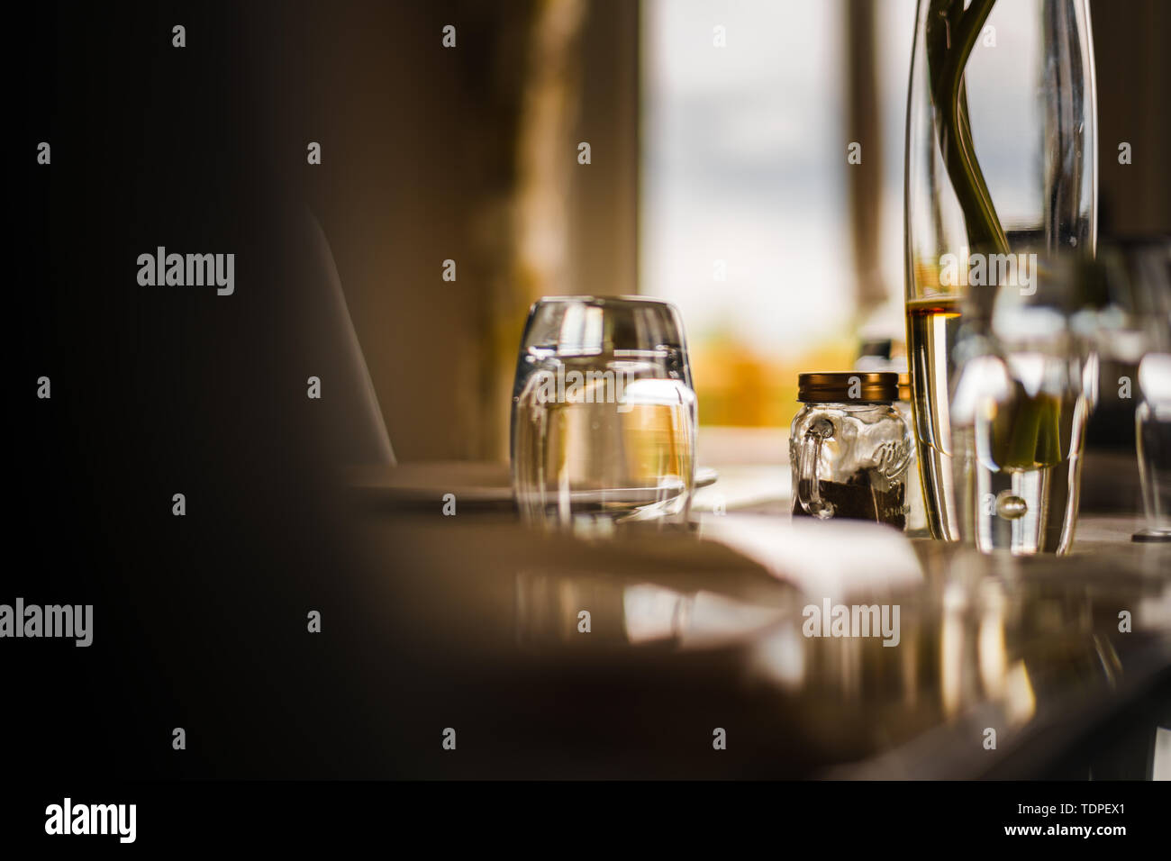 Shiny table with flowers hi-res stock photography and images - Alamy