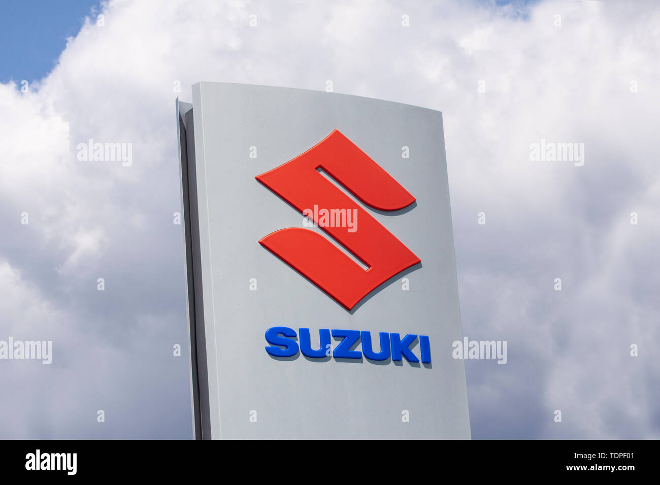 Suzuki logo icon symbol emblem hi-res stock photography and images - Alamy