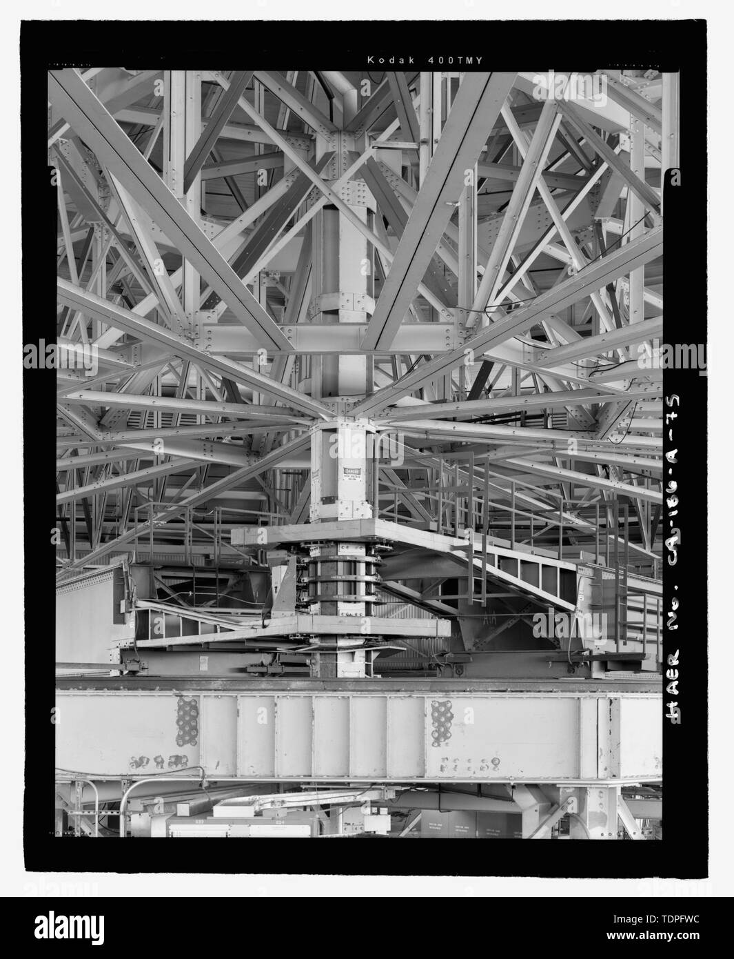 Column truss hi-res stock photography and images - Alamy