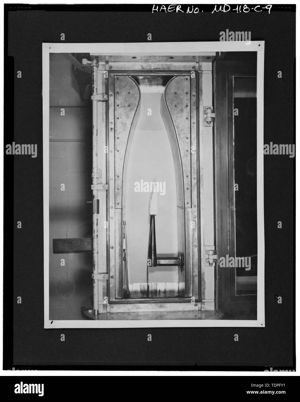 Wind tunnel test building hi-res stock photography and images - Alamy