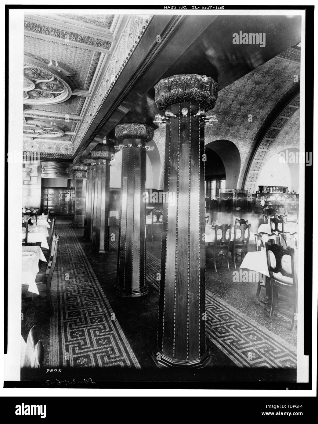 -9805. AUDITORIUM HOTEL - DINING ROOM, VIEW SHOWING COLUMNS ...