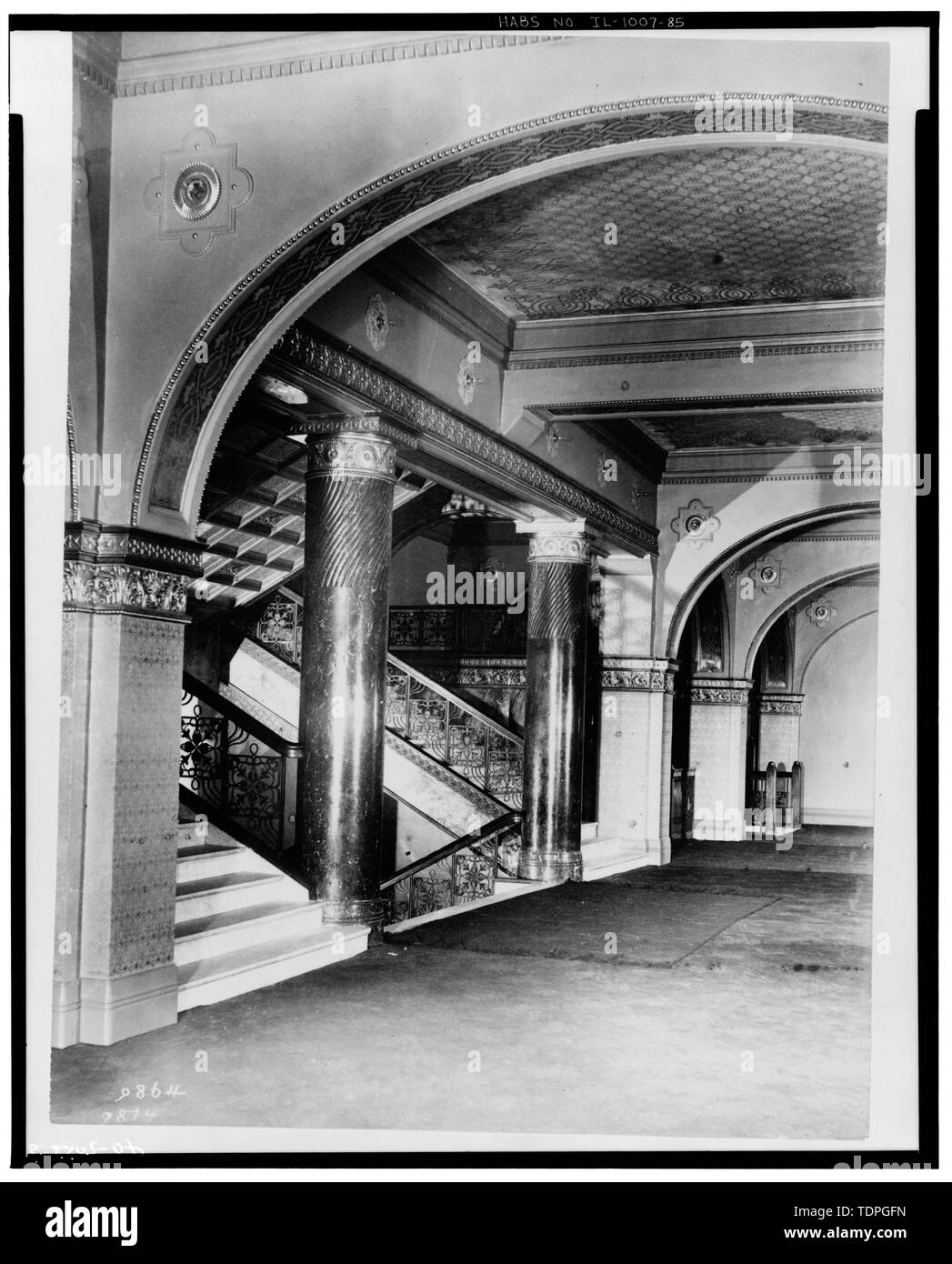 Arches and columns Black and White Stock Photos & Images - Alamy