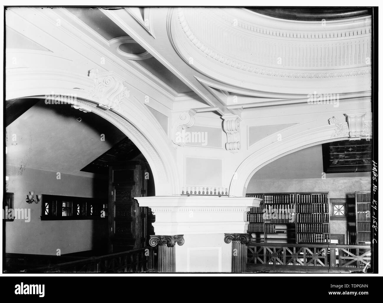 Decorative molding hi-res stock photography and images - Alamy