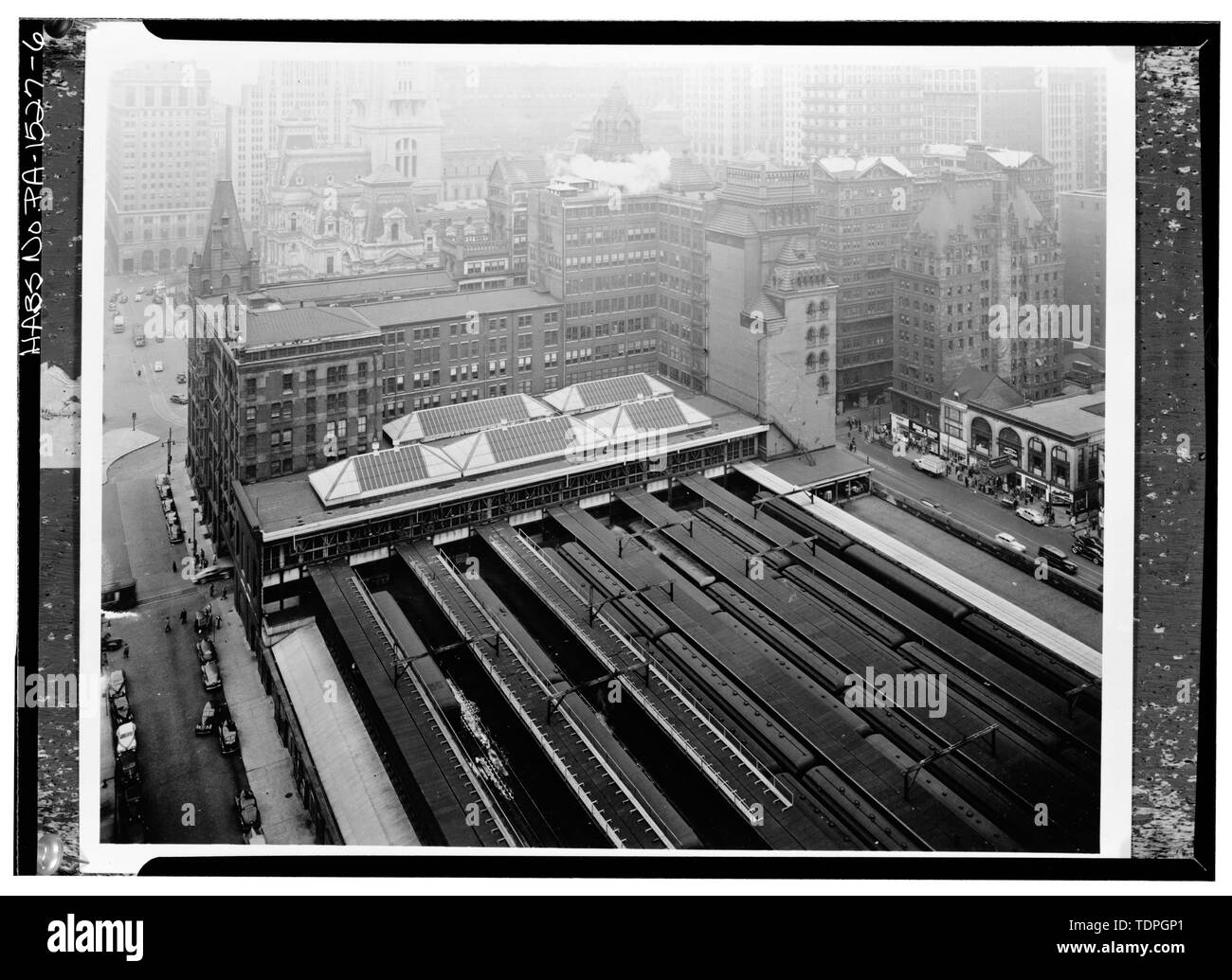 Market street philadelphia railroad hi-res stock photography and images ...