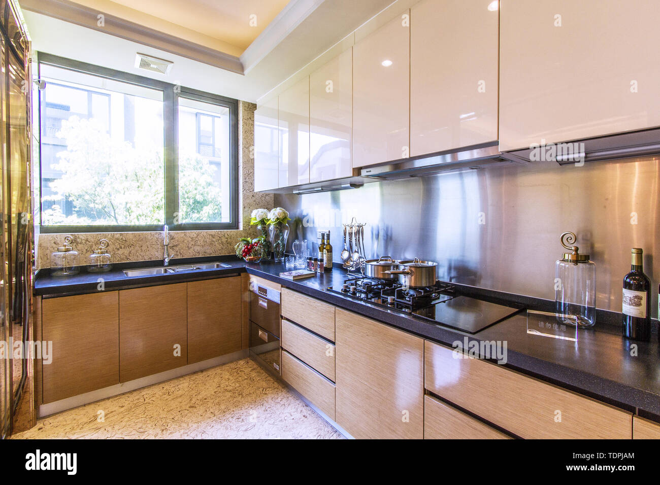 Kitchen interior decoration, interior design, as a delicious kitchen to ...