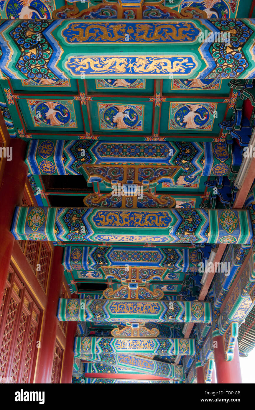 Fighting eaves hi-res stock photography and images - Alamy