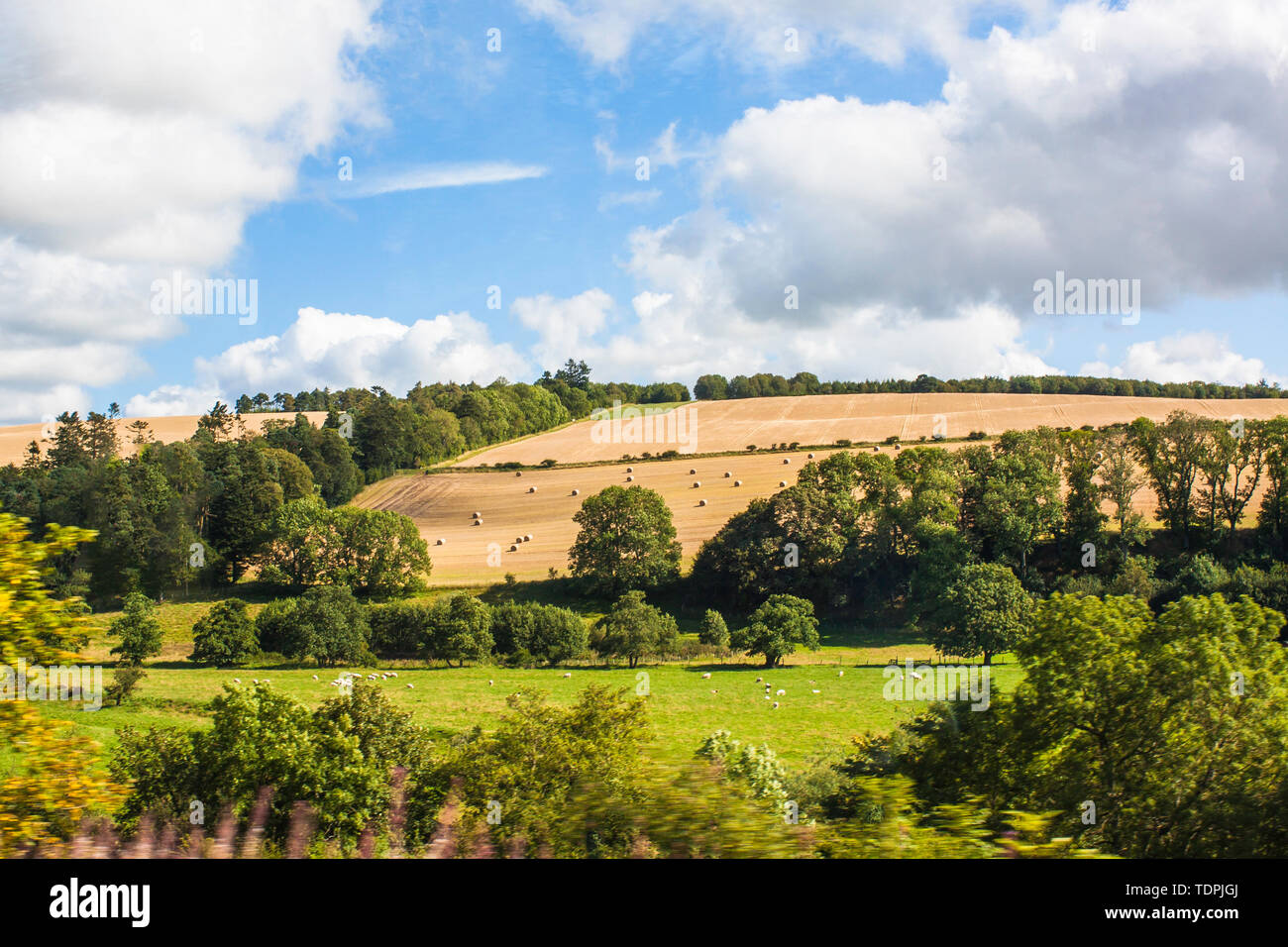 The pastoral scenery of England is like a pastoral song, like an ...