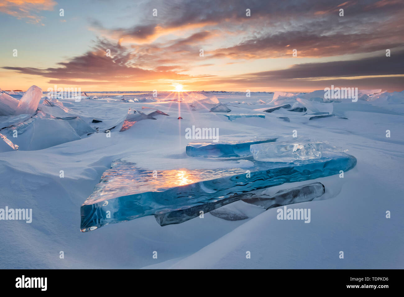 Frozen lake superior hi-res stock photography and images - Alamy