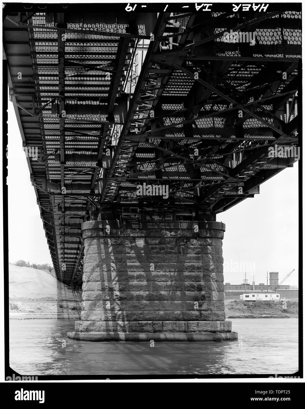 Pier 6 (at N end of South Swing Span) and general view of Bottom Chords ...