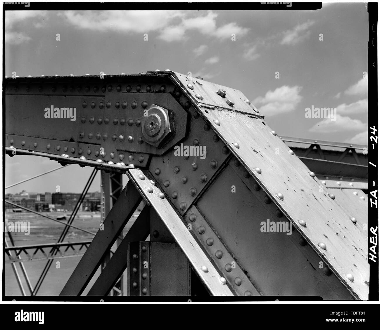 Pinned truss bridge Black and White Stock Photos & Images - Alamy