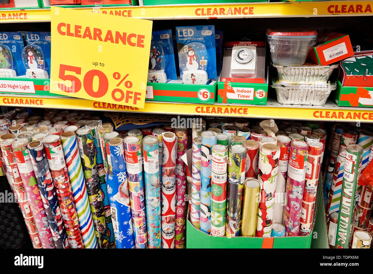 Family dollar hi-res stock photography and images - Alamy