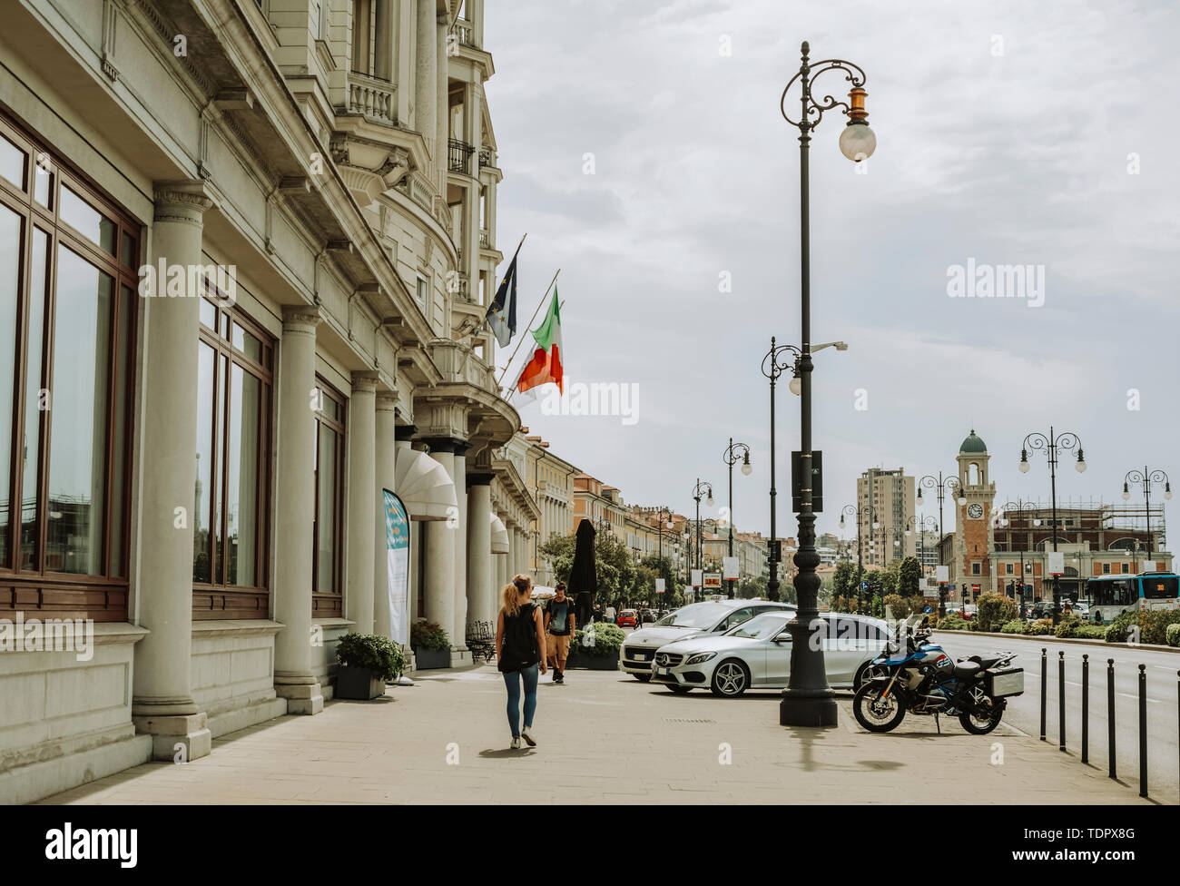 Italy pedestrian hi-res stock photography and images - Alamy