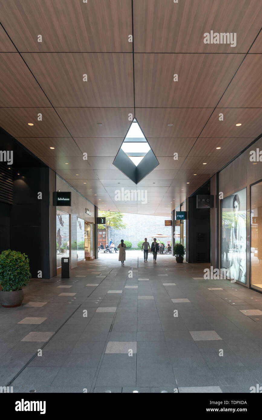 Commercial passageways hi-res stock photography and images - Alamy