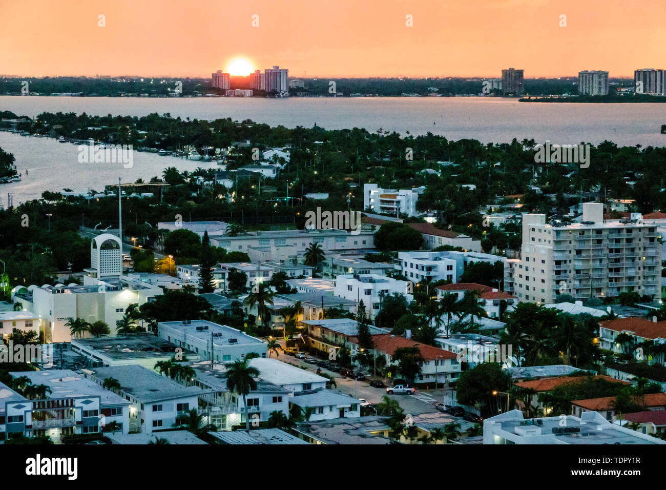Homes rooftops hi-res stock photography and images - Alamy