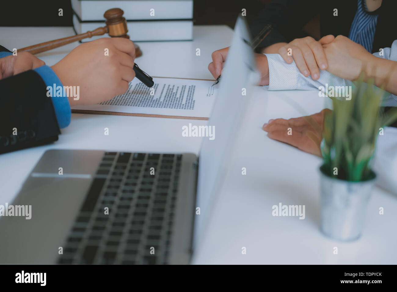 Couple renting house hi-res stock photography and images - Alamy