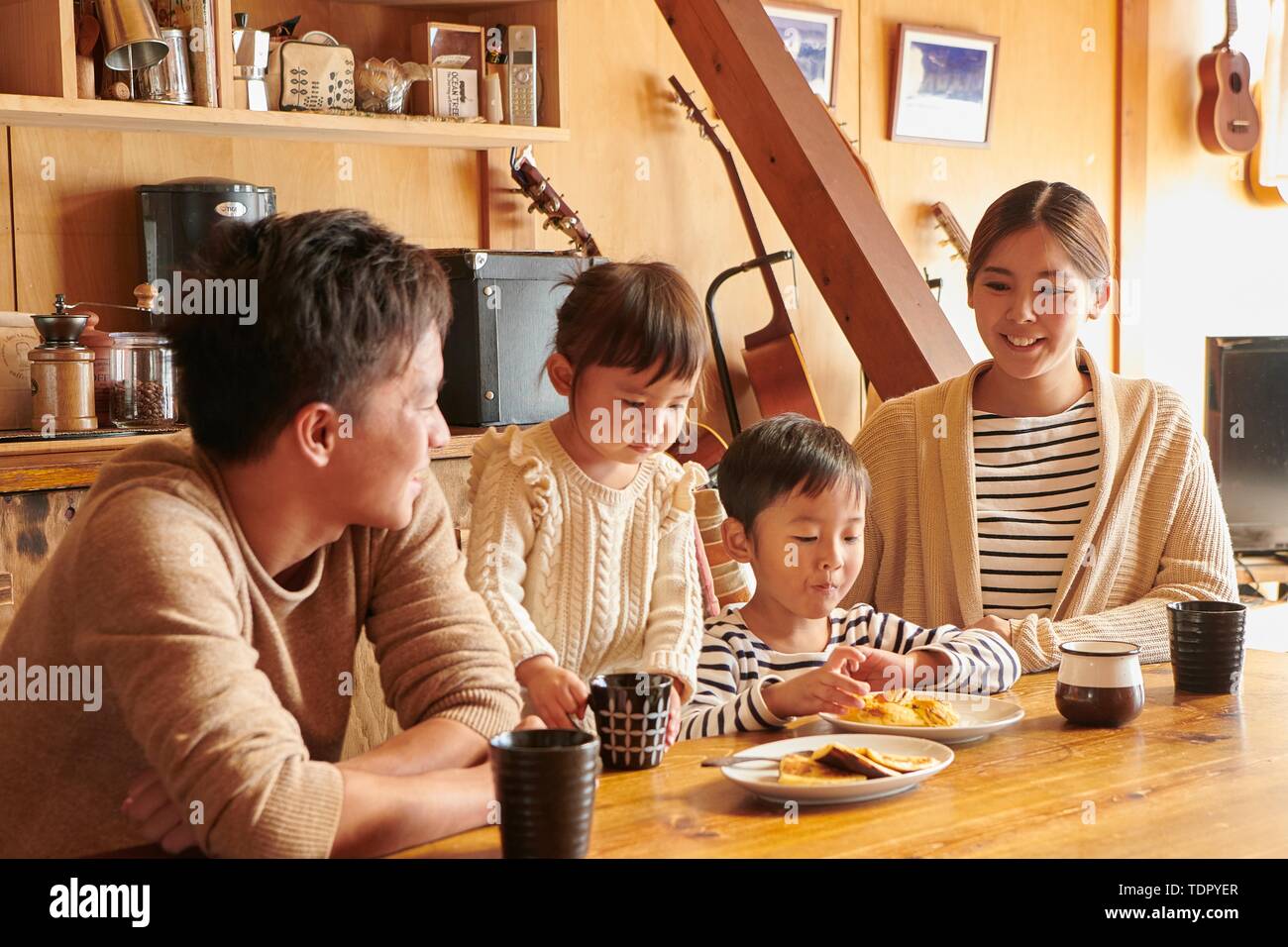 Japanese family at home Stock Photo - Alamy