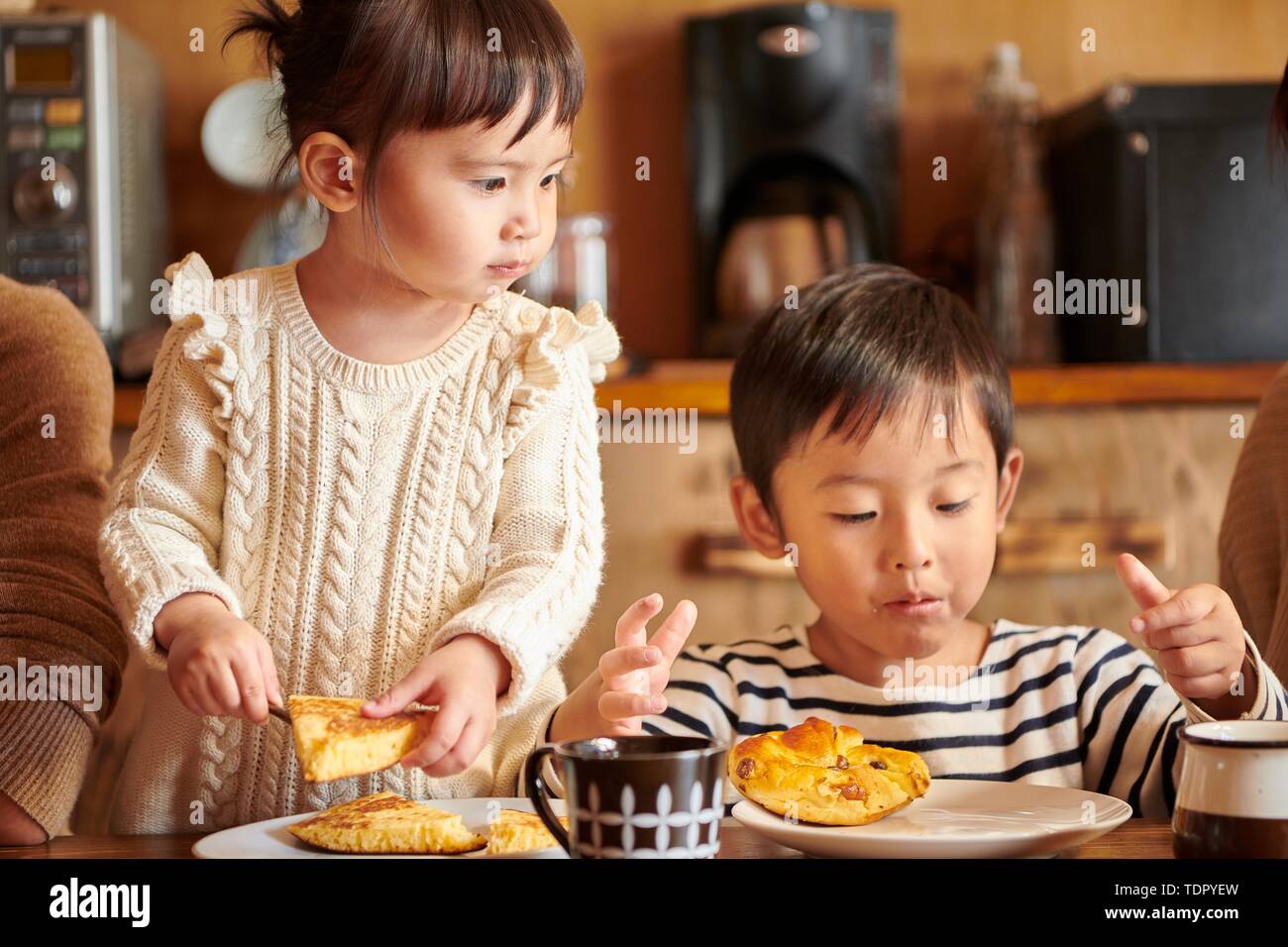 Two people girl boy japanese child children hi-res stock photography ...