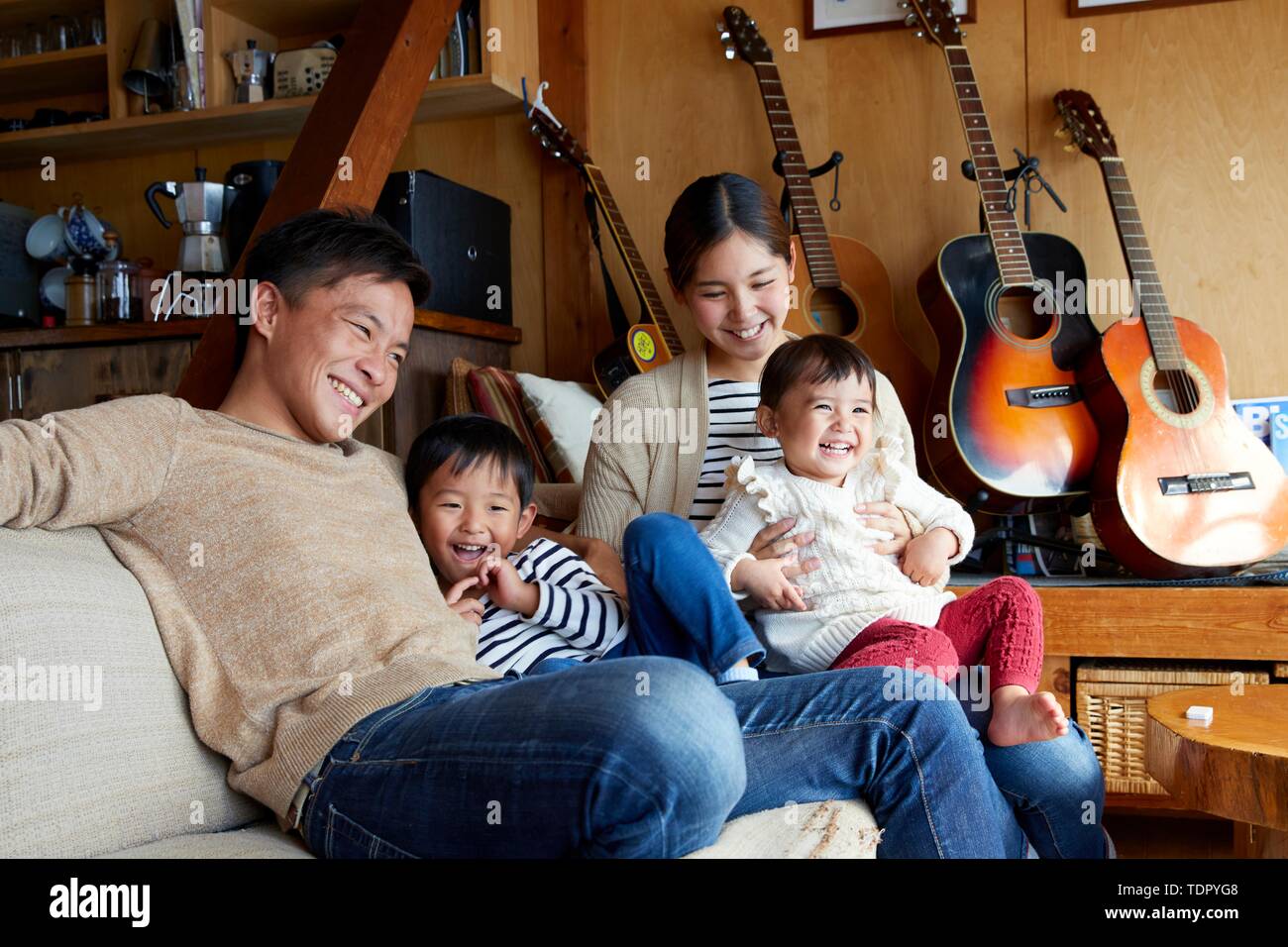 Dad and child and guitar hi-res stock photography and images - Alamy