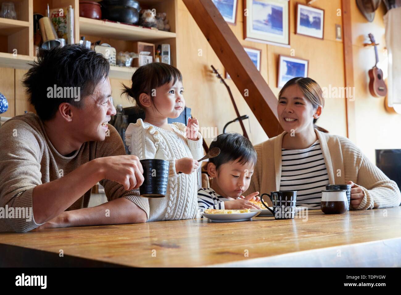 Japanese family at home Stock Photo - Alamy